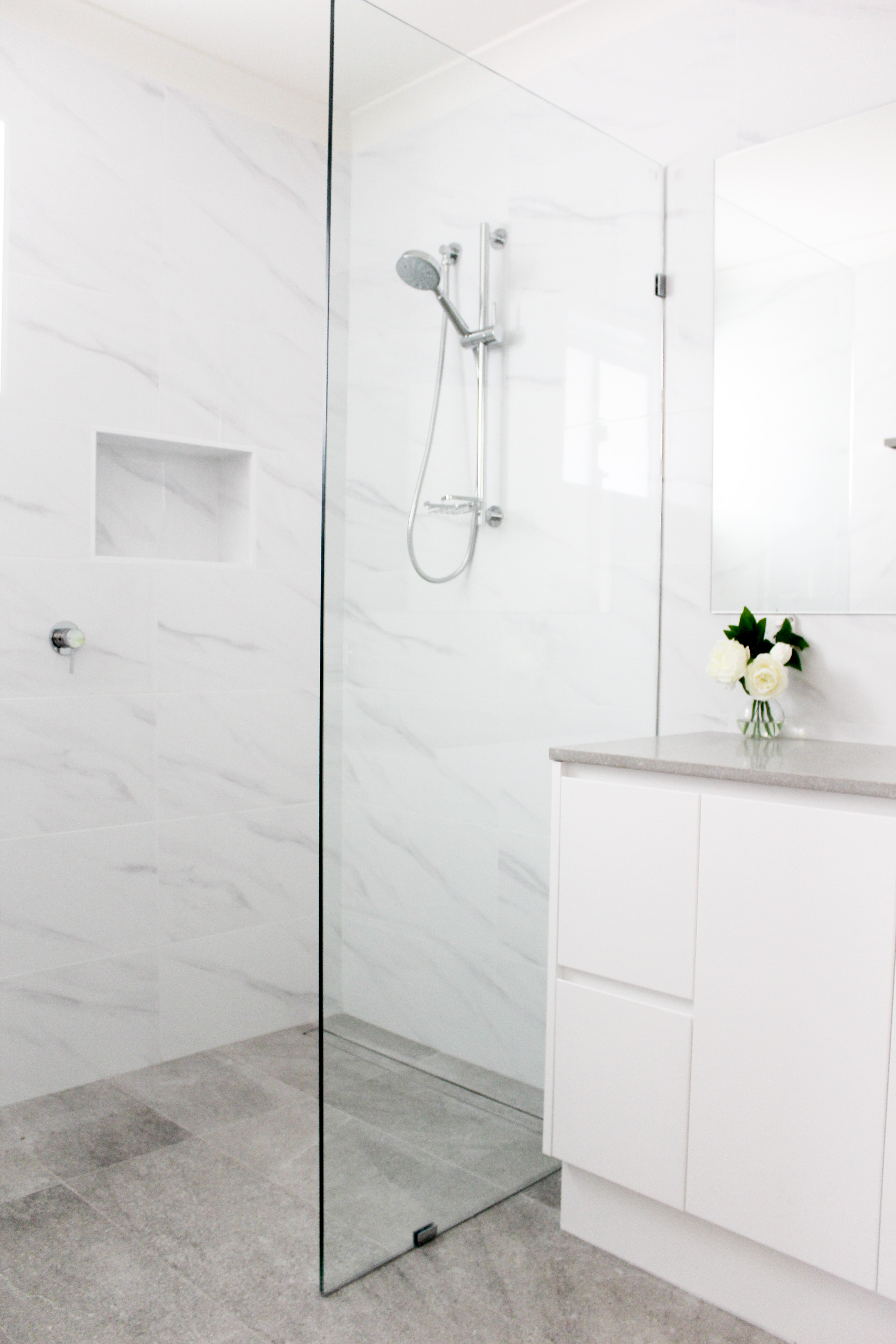 Frameless Shower Screen – Pro’s and Con’s – Small Bathroom Renovations ...