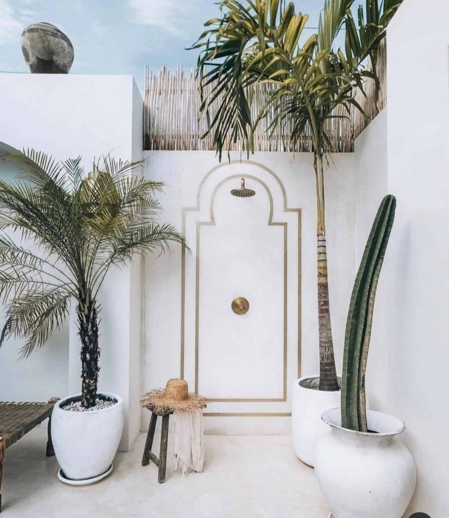 50 Modern Outdoor Showers – Small Bathroom Renovations Perth ...